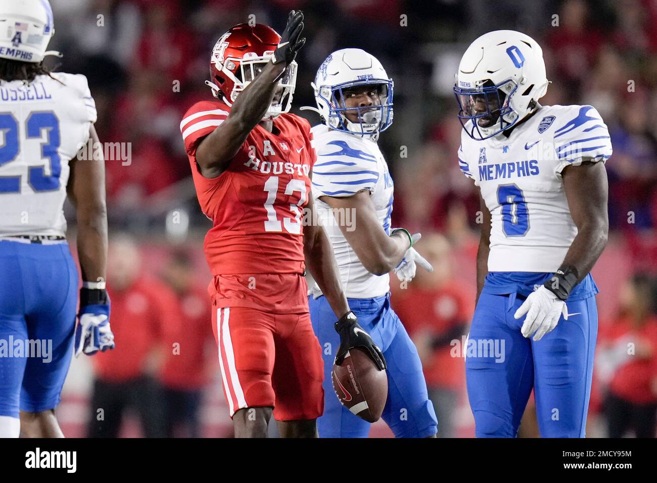 Houston wide receiver Jeremy Singleton (13) signals a first down after ...