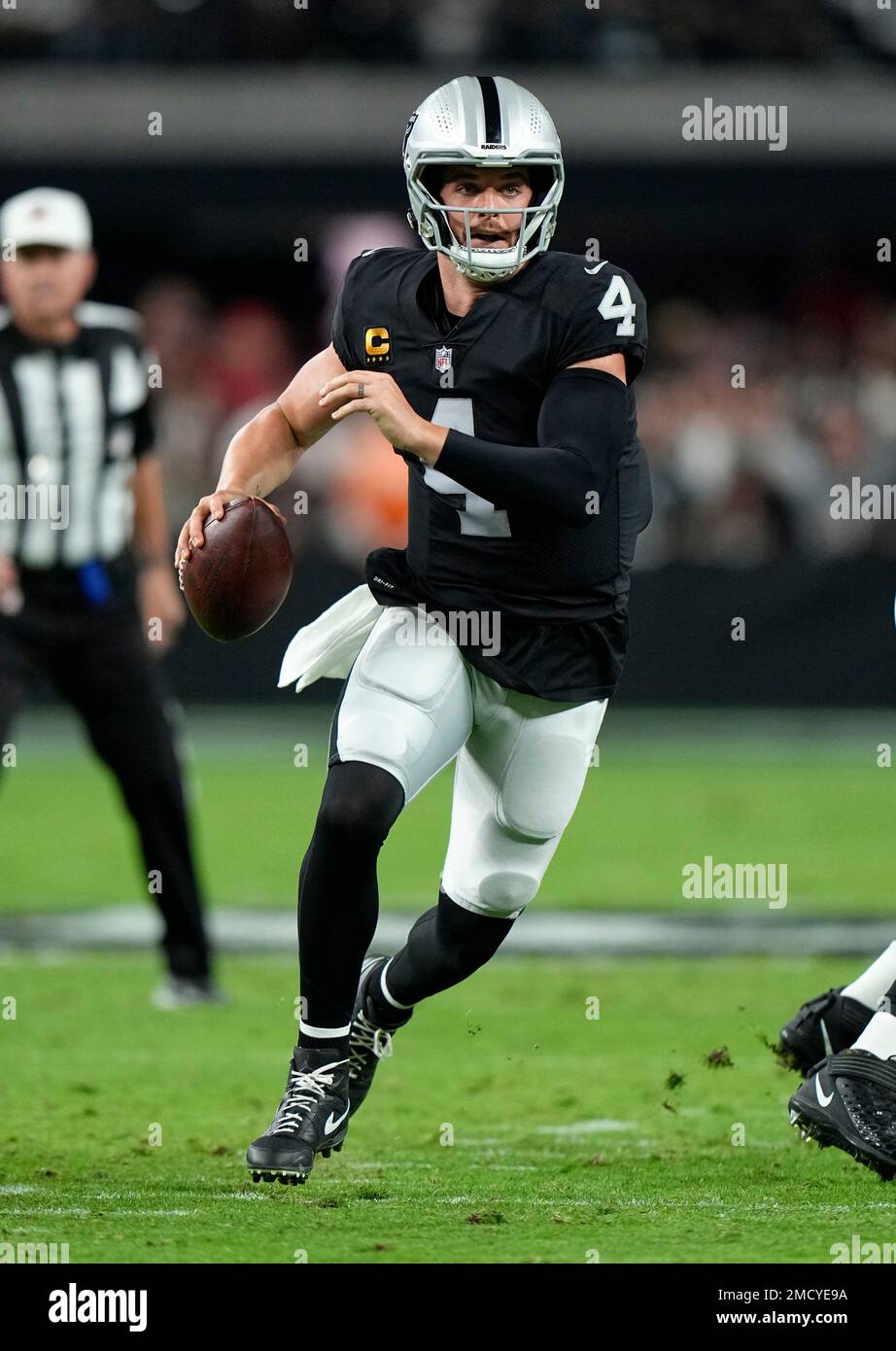 Las Vegas Raiders quarterback Derek Carr (4) looks to pass during the ...