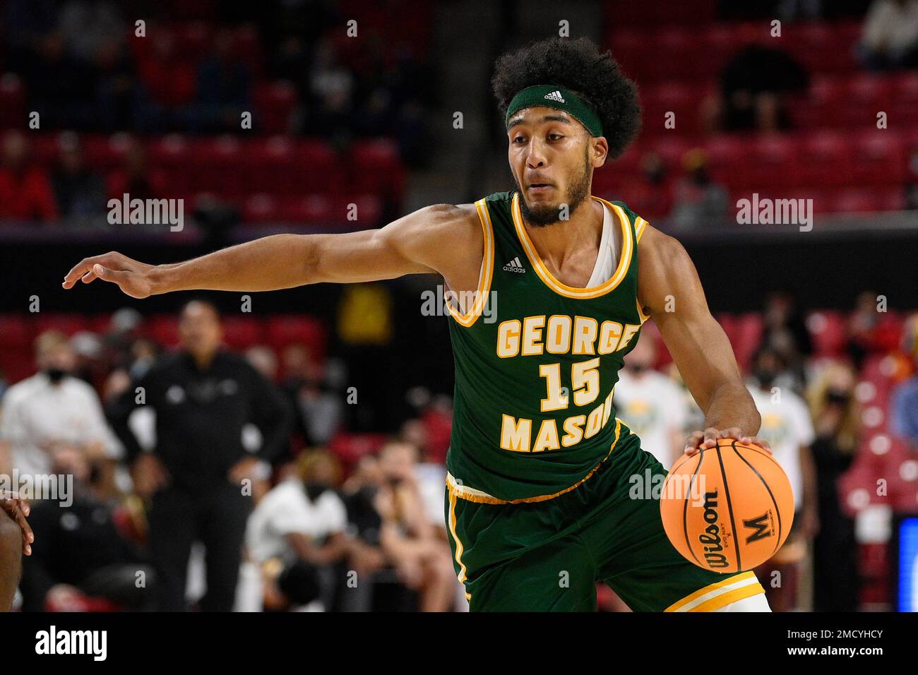 George Mason guard D'Shawn Schwartz (15) in action during the first ...