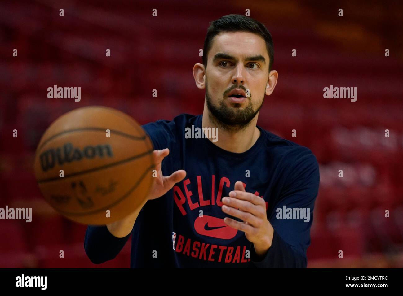 New Orleans Pelicans guard Tomas Satoransky warms up before the start ...