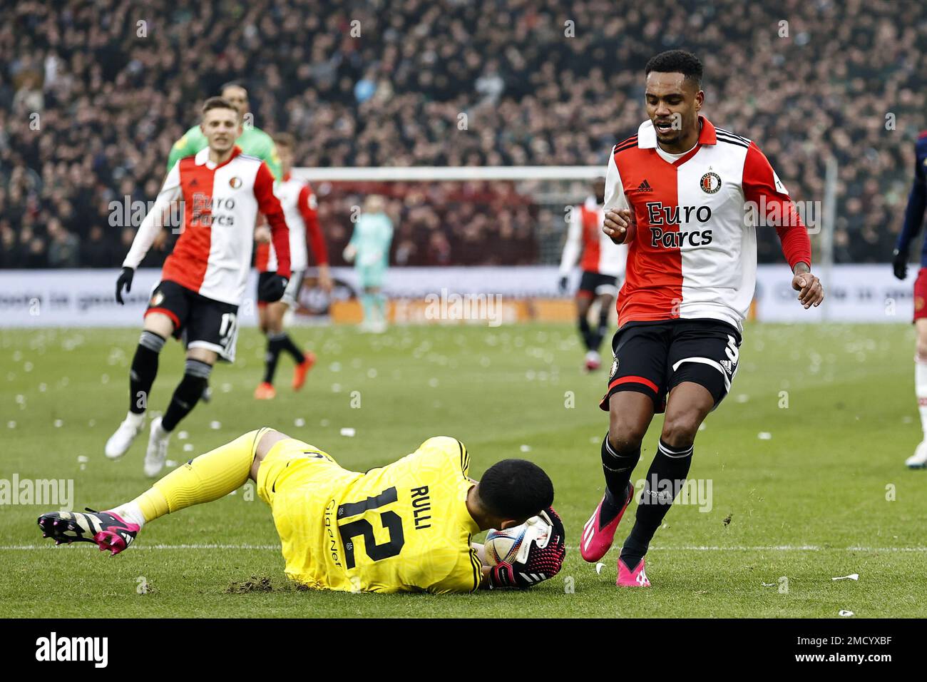 ROTTERDAM - (LR) Ajax goalkeeper Geronimo Rulli, Danilo of Feyenoord ...