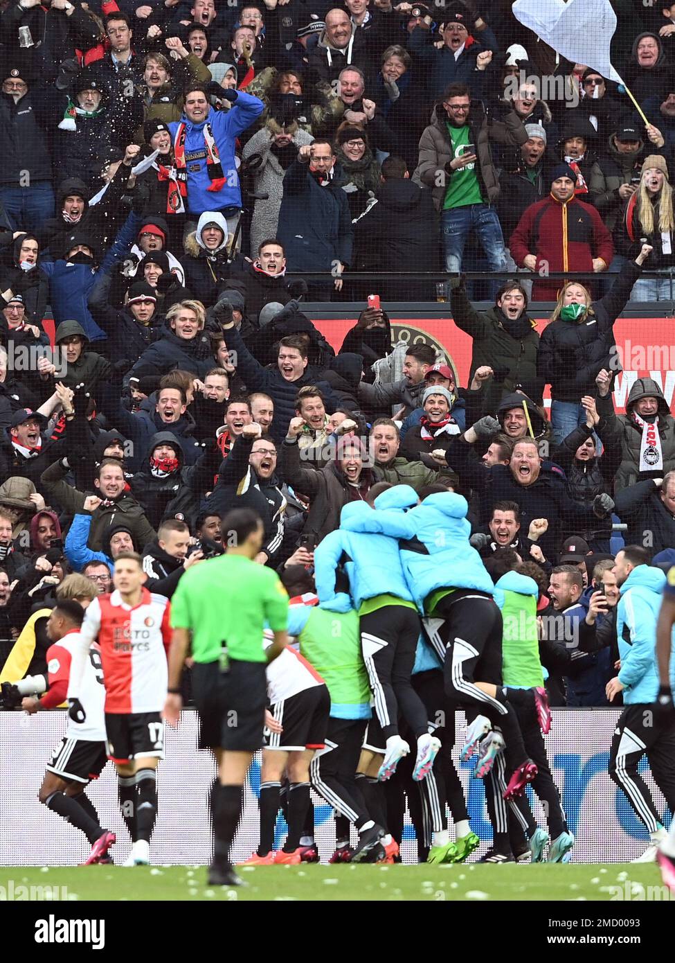 ROTTERDAM - Feyenoord fans celebrate the 1-0 of Igor Paixao of ...