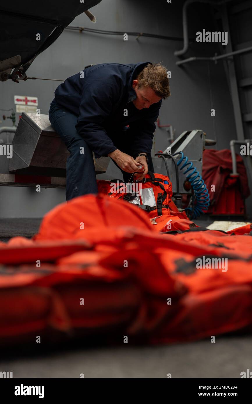 PACIFIC OCEAN (July 11, 2022) - U.S. Navy Boatswain’s Mate Seaman Henry ...