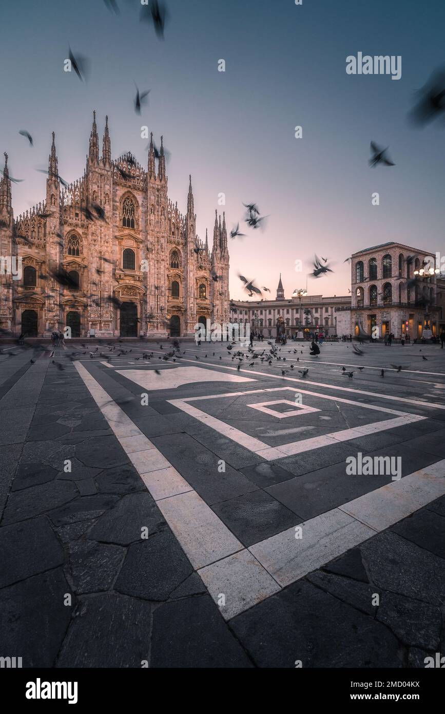 Milan Cathedral and Cathedral Square at dawn Stock Photo - Alamy