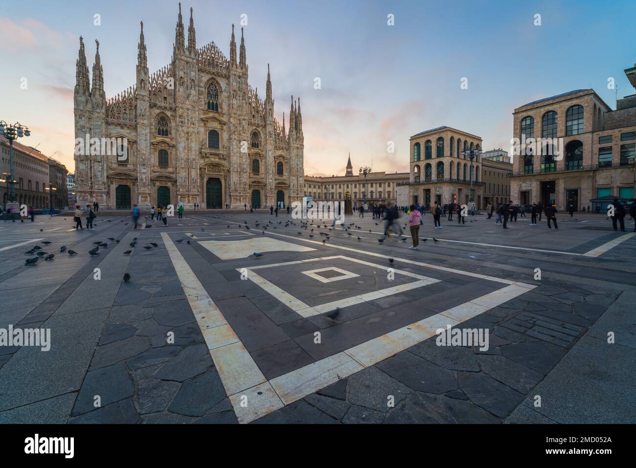 Milan Cathedral and Cathedral Square at dawn Stock Photo - Alamy