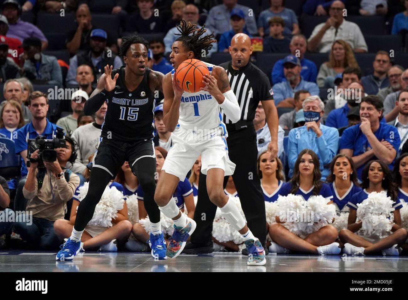 Memphis' Emoni Bates (1) looks to pass as St. Louis' Jordan Nesbitt (15 ...