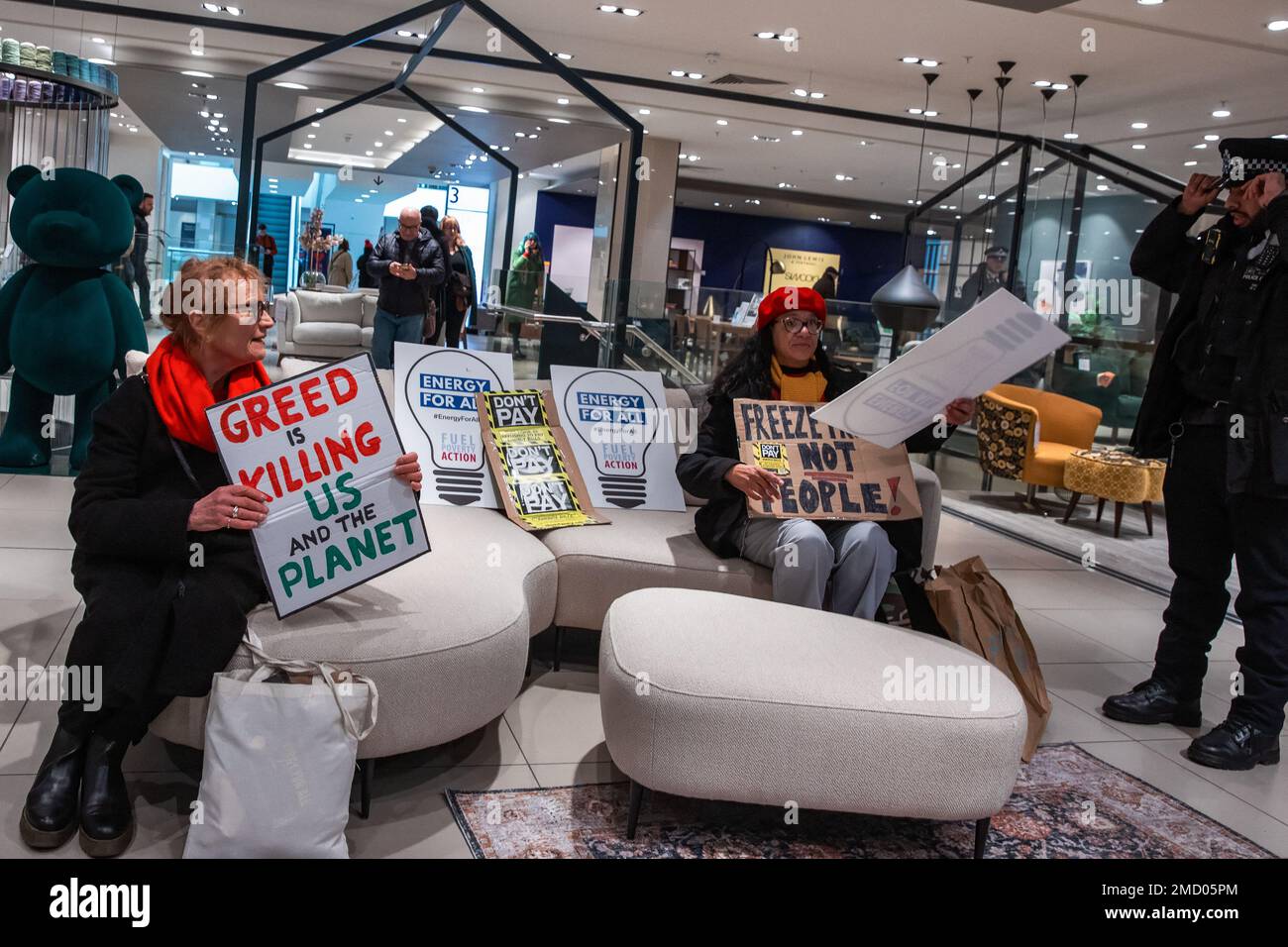 London, UK. 21 January, 2023. Anti-poverty activists stage a 'winter ...