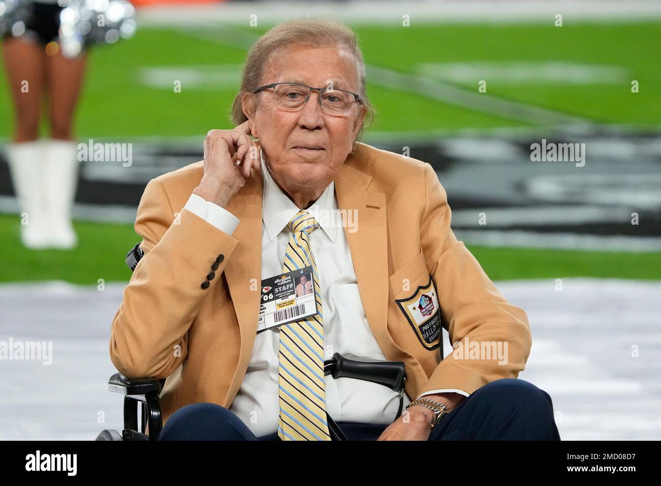 Las Vegas Raiders Hall of Famer Tom Flores during the second half of an ...