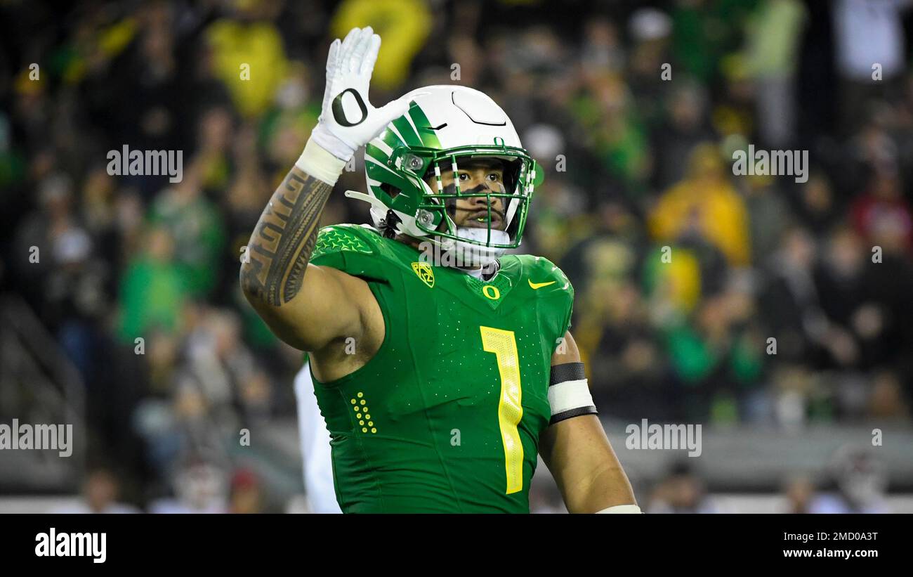 Oregon linebacker Noah Sewell (1) during an NCAA college football game ...