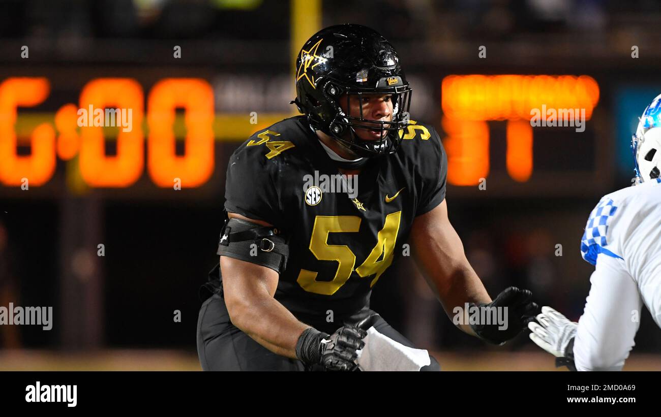 Vanderbilt offensive lineman Tyler Steen (54) plays against Kentucky ...