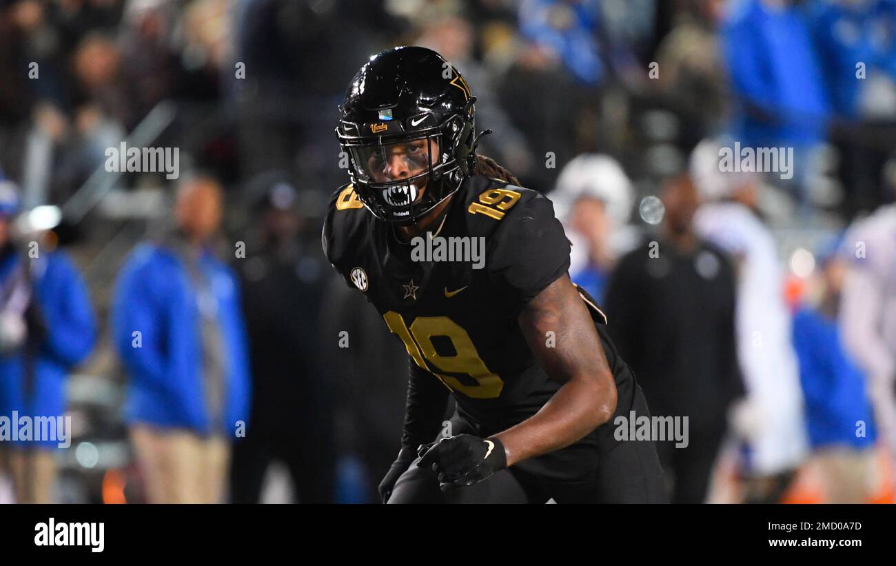 Vanderbilt wide receiver Chris Pierce Jr. (19) plays against Kentucky ...