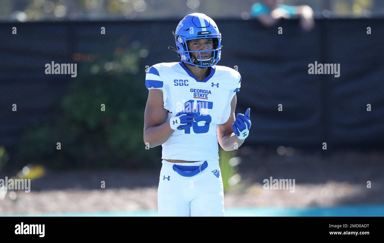 Georgia State wide receiver Sam Pinckney (15) warms up before an NCAA ...