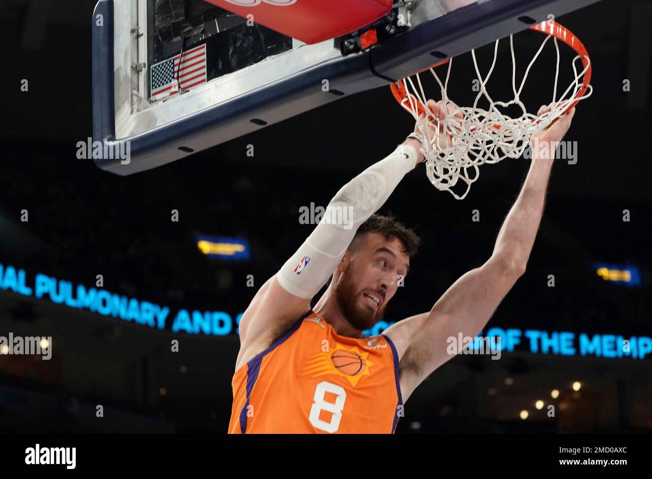 Frank Kaminsky 8, plays against the Memphis Grizzlies during an NBA ...