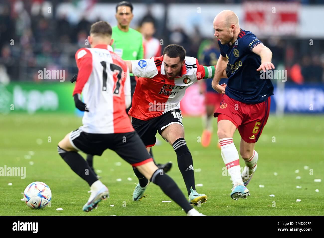 ROTTERDAM - (l-r) Sebastian Szymanski of Feyenoord, Orkun Kokcu of Feyenoord, Davy Klaassen of ...
