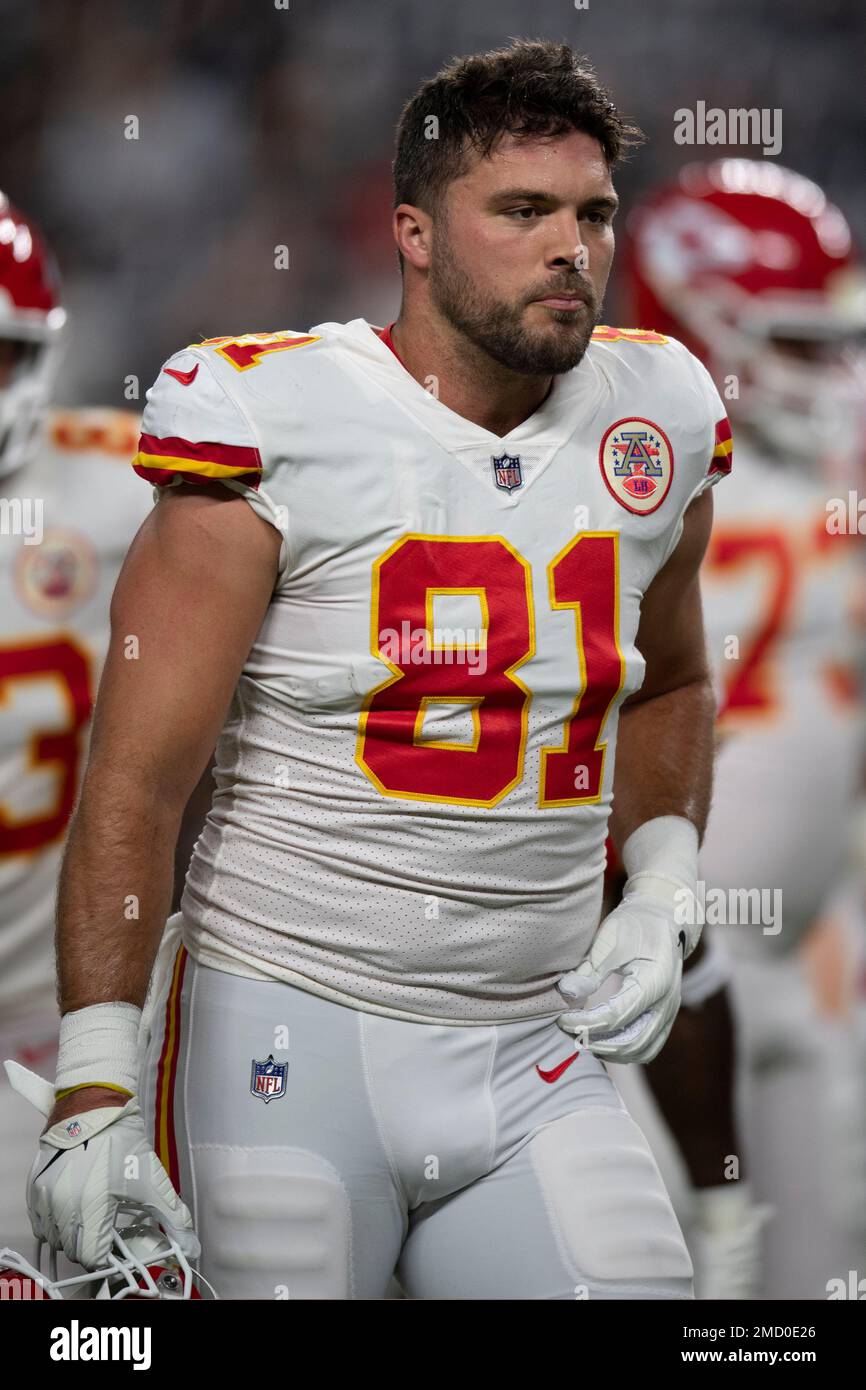 Kansas City Chiefs tight end Blake Bell (81) with his helmet off before ...