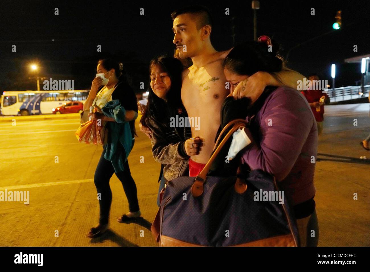 Relatives embrace a prisoner from the Litoral Penitentiary who was ...