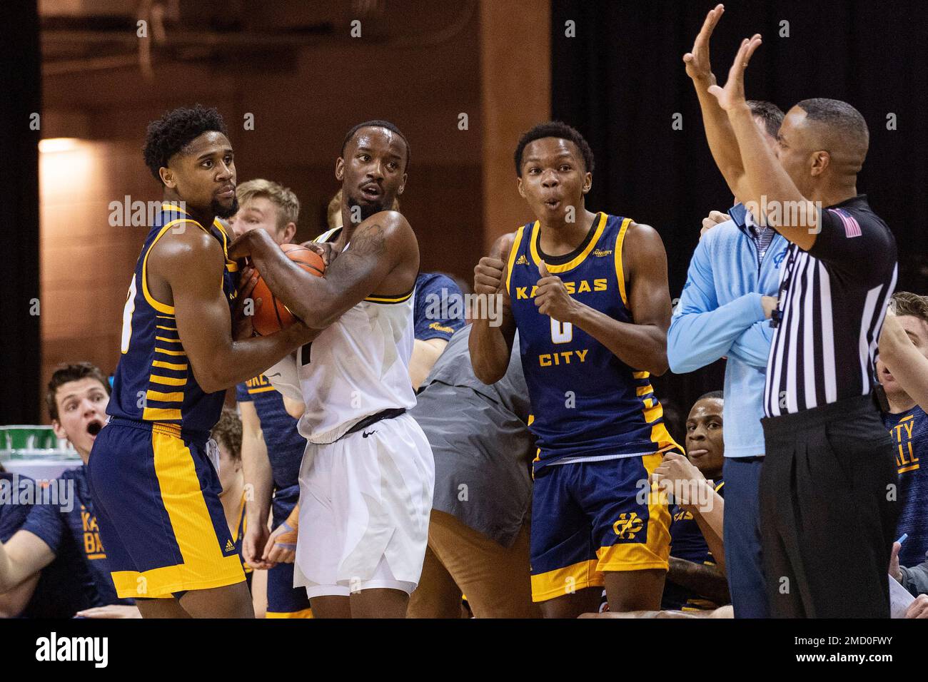 Kansas City's Marvin Nesbitt Jr., left, and Missouri's Amari Davis ...