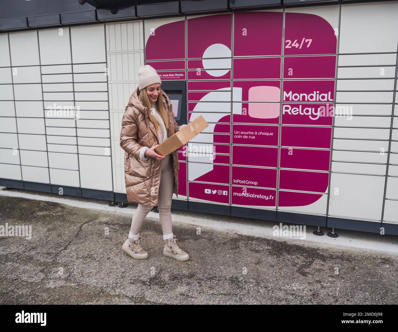 Woman mondial relay hi-res stock photography and images - Alamy