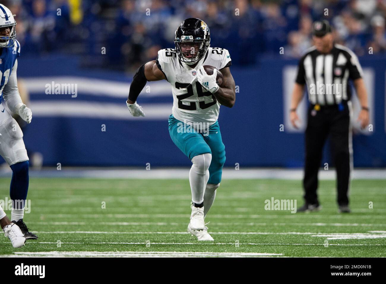 Jacksonville Jaguars running back James Robinson (25) runs to the ...