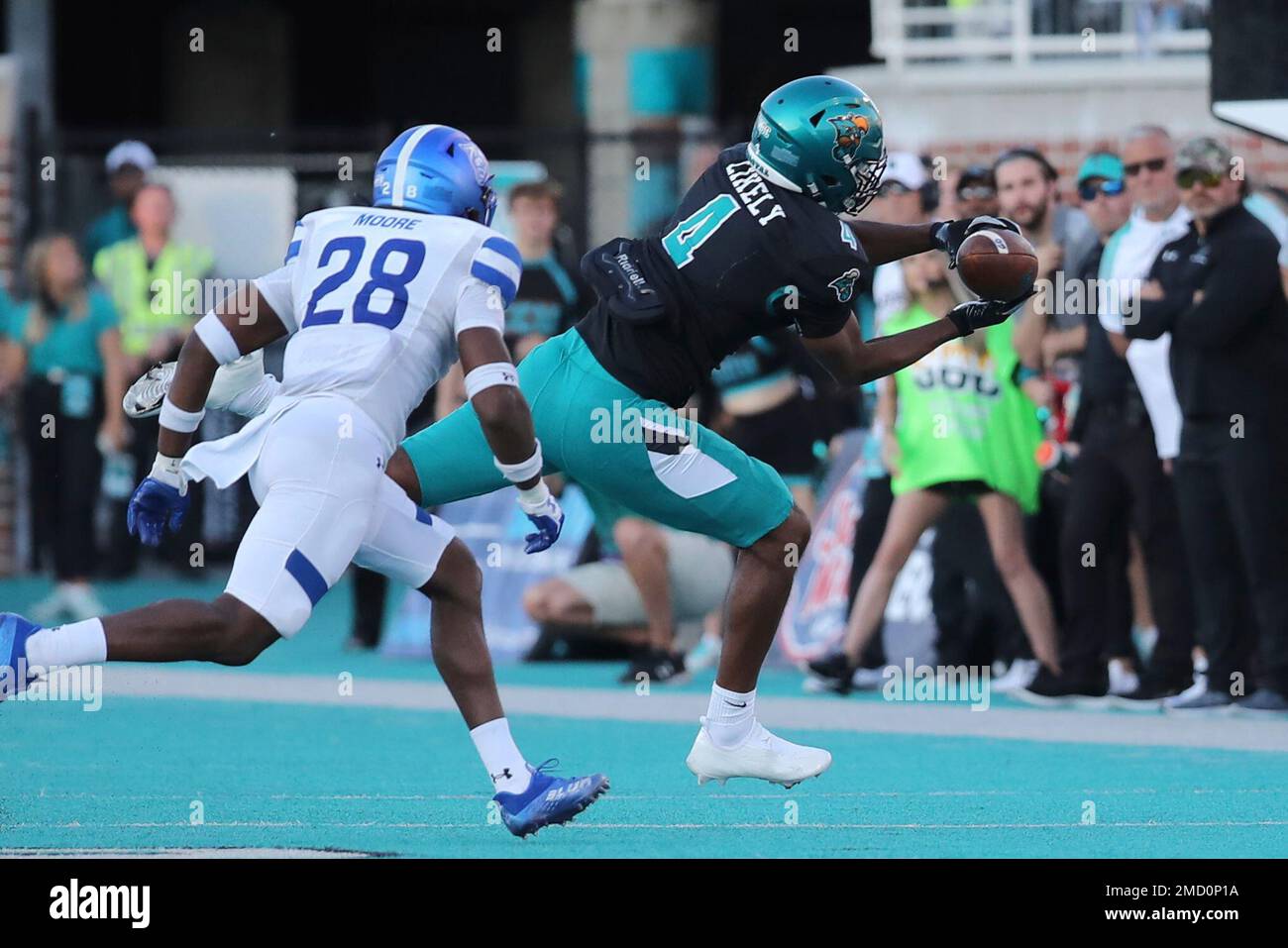 Coastal Carolina tight end Isaiah Likely (4) makes a catch against ...