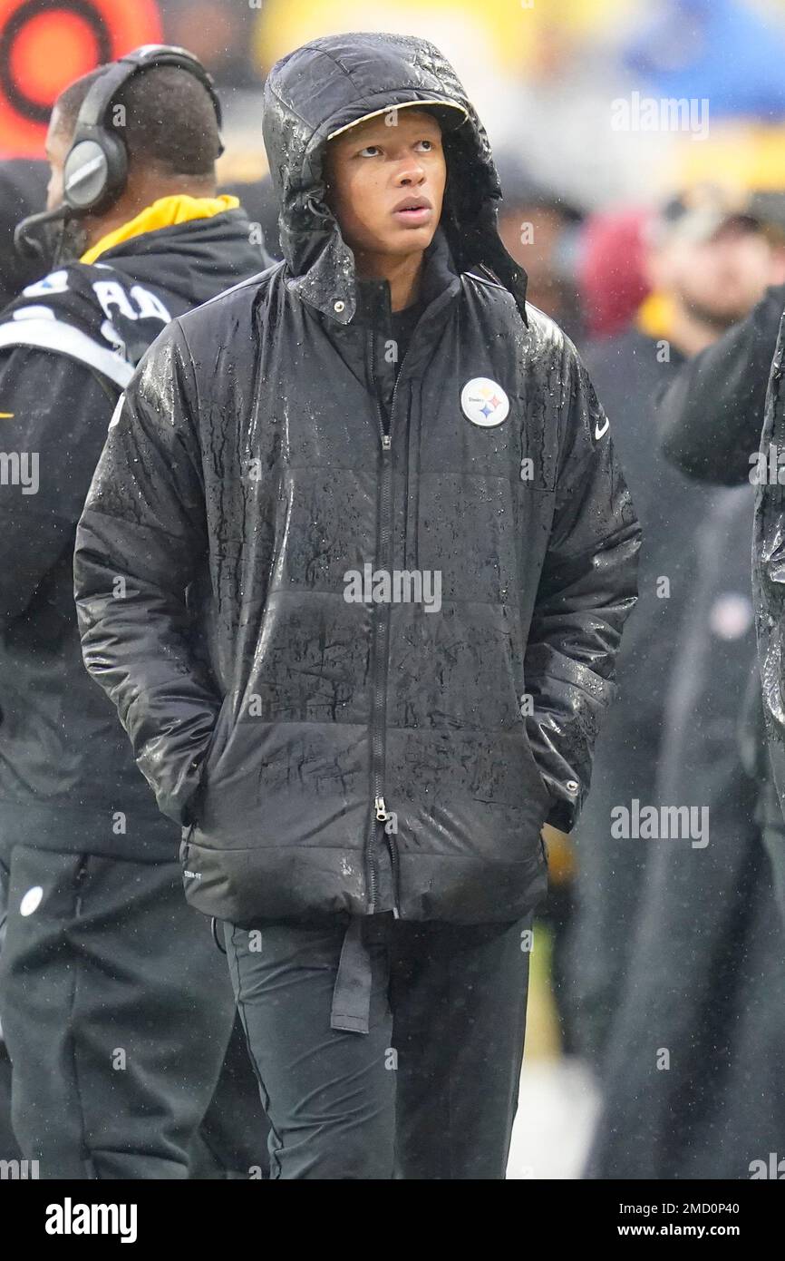 Pittsburgh Steelers quarterback Joshua Dobbs (5) on the sideline during ...