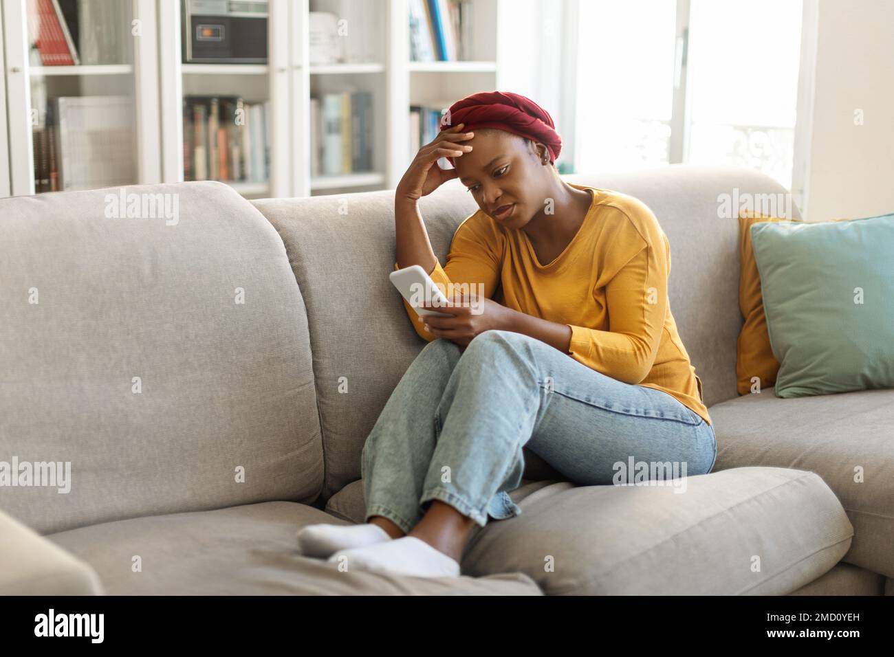 Upset black woman hi-res stock photography and images - Alamy