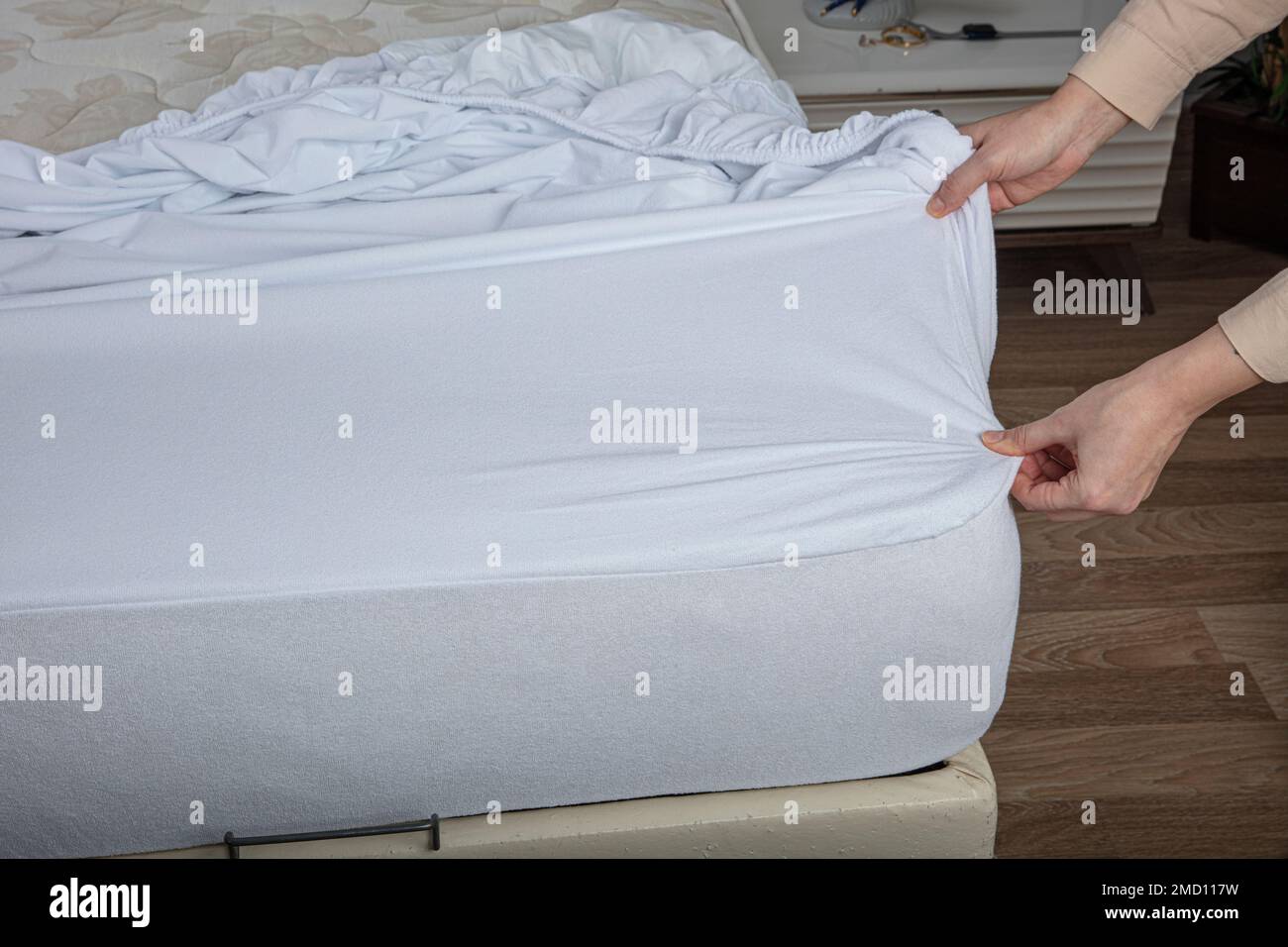 Corner of the sheet with sewn-in elastic band for a good fit on the ...