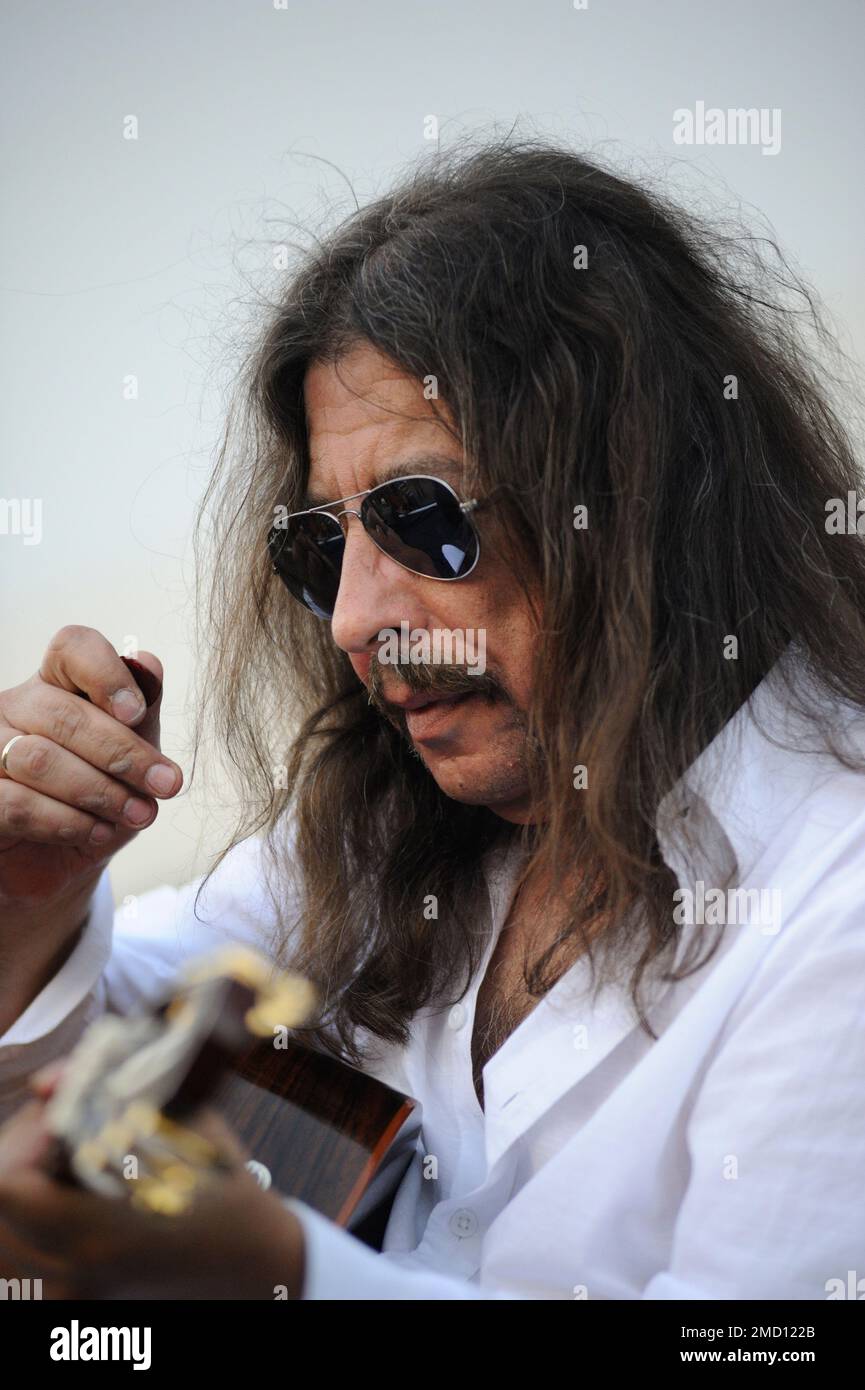 Austrian guitarist hi-res stock photography and images - Alamy