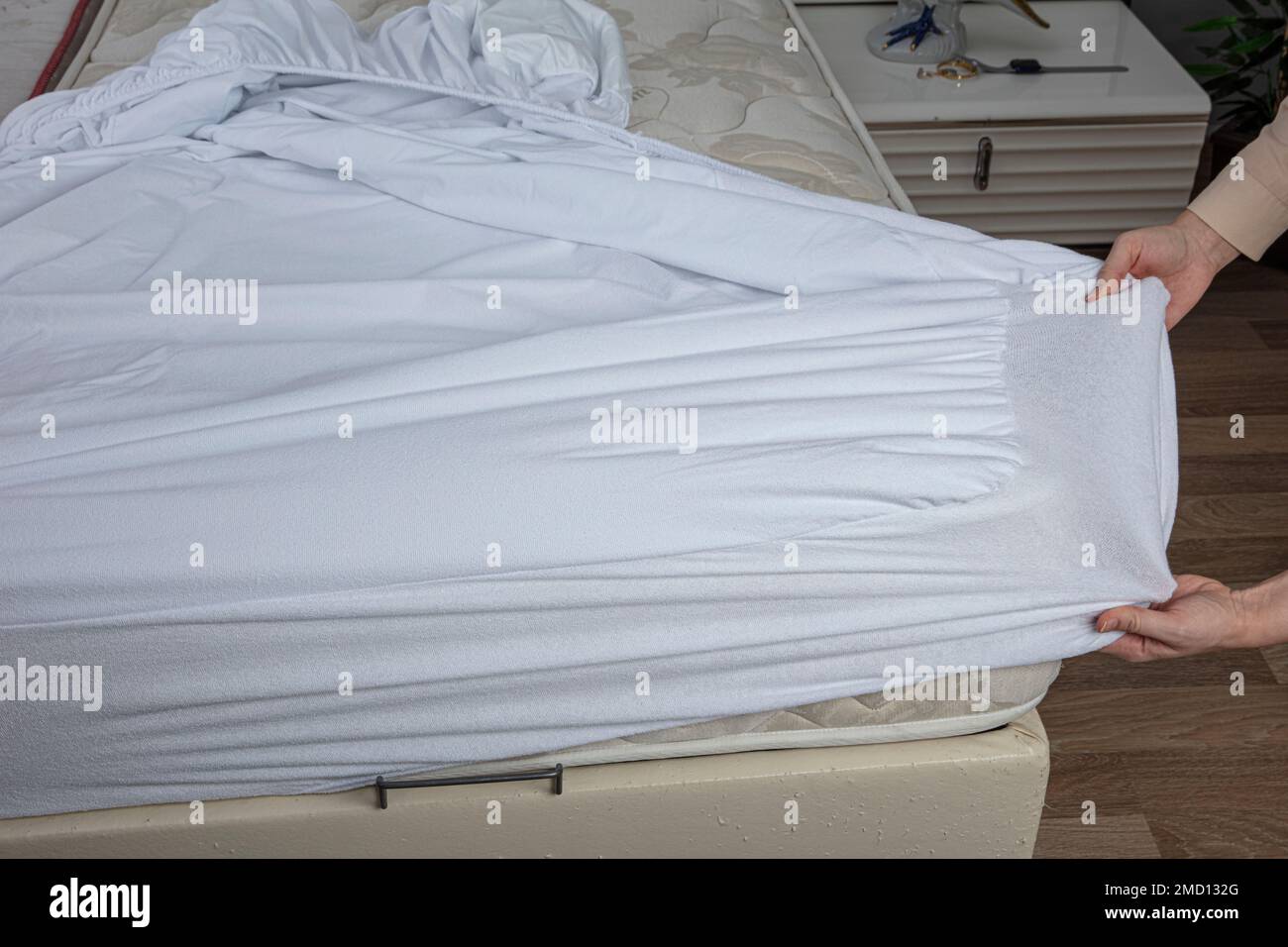 Corner of the sheet with sewn-in elastic band for a good fit on the ...