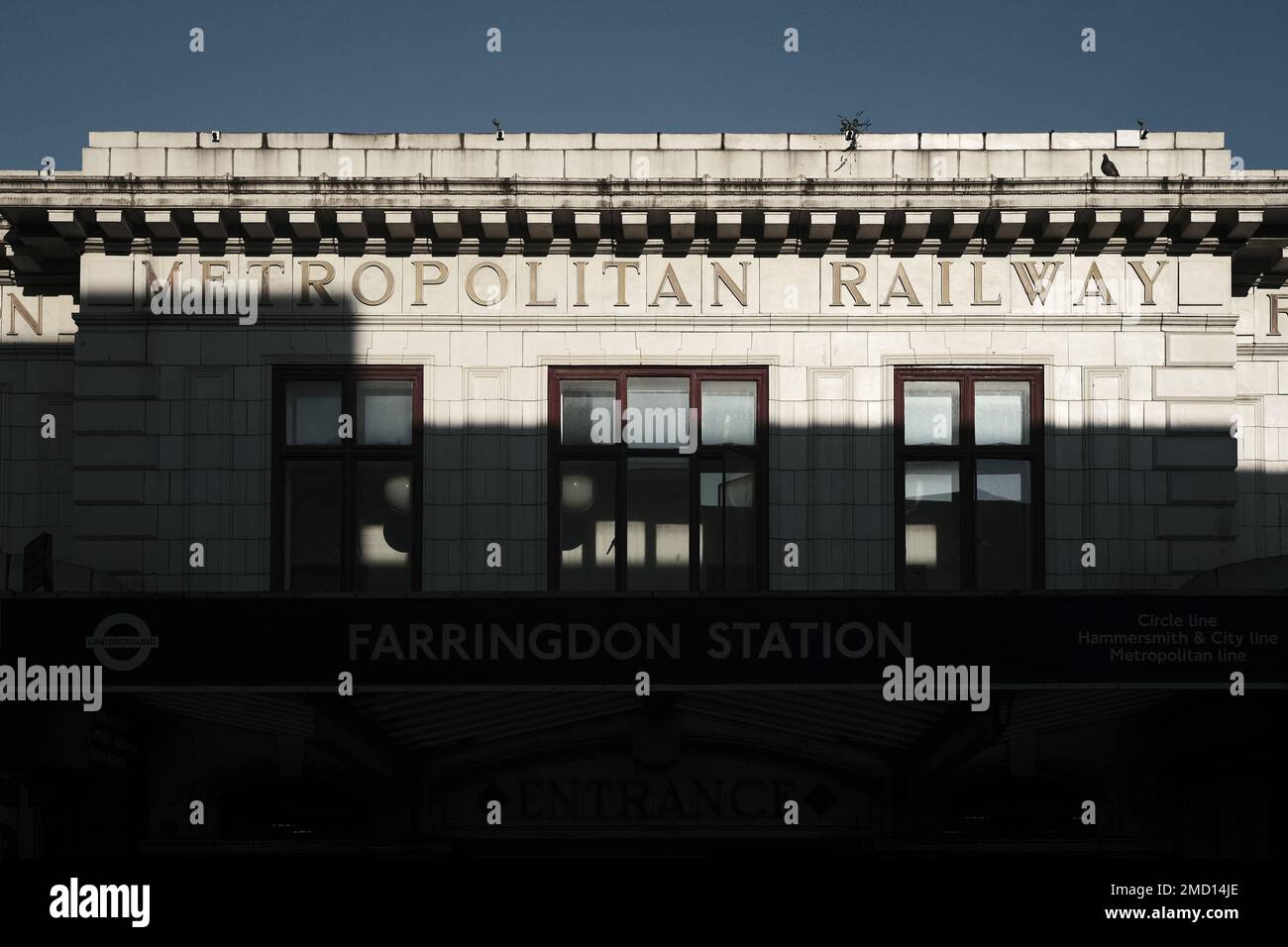 Farringdon station sign hi-res stock photography and images - Alamy