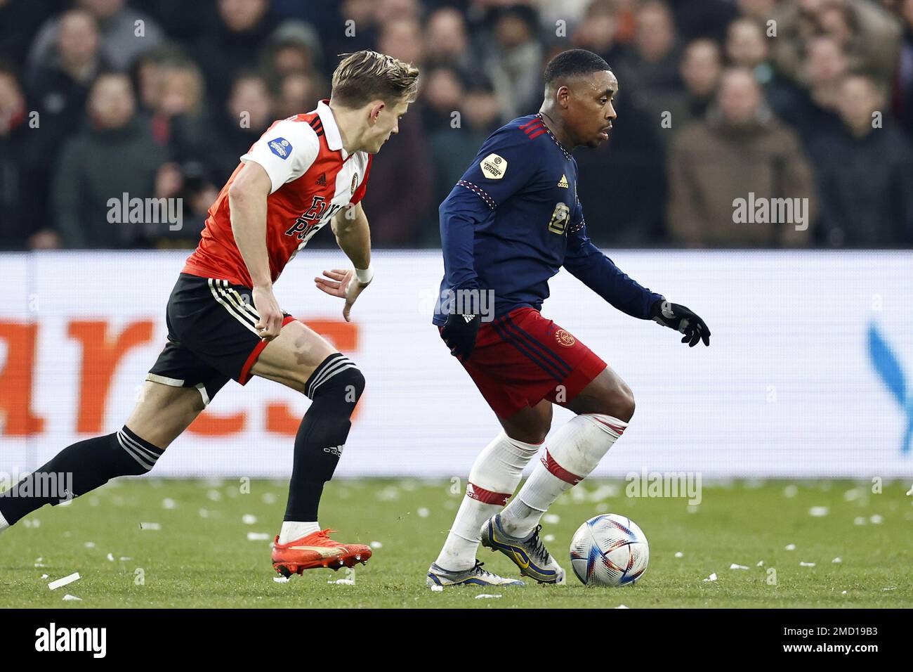 ROTTERDAM - (LR)Marcus Pedersen of Feyenoord, Steven Bergwijn of Ajax ...