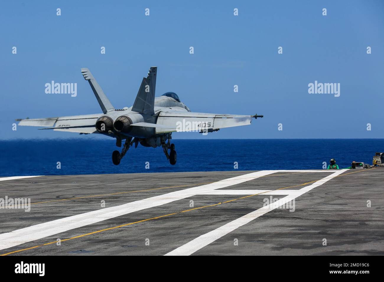 Uss rodney m davis ffg 60 hi-res stock photography and images - Alamy