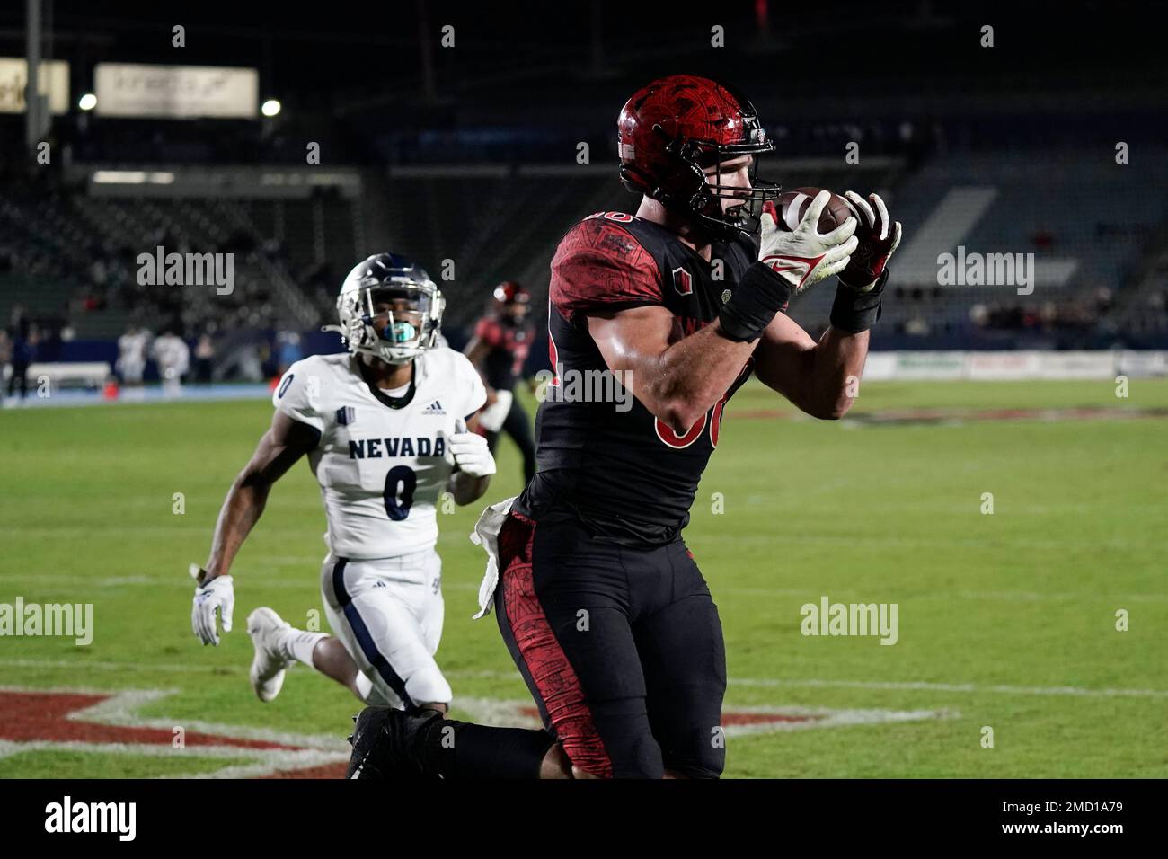 San Diego State tight end Daniel Bellinger catches a touchdown pass in ...