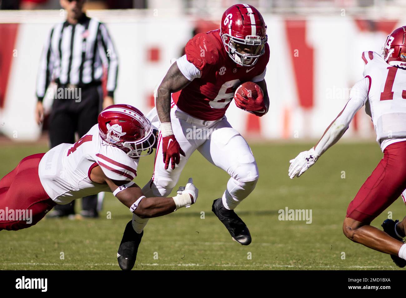 Alabama running back Trey Sanders (6) runs by New Mexico State ...
