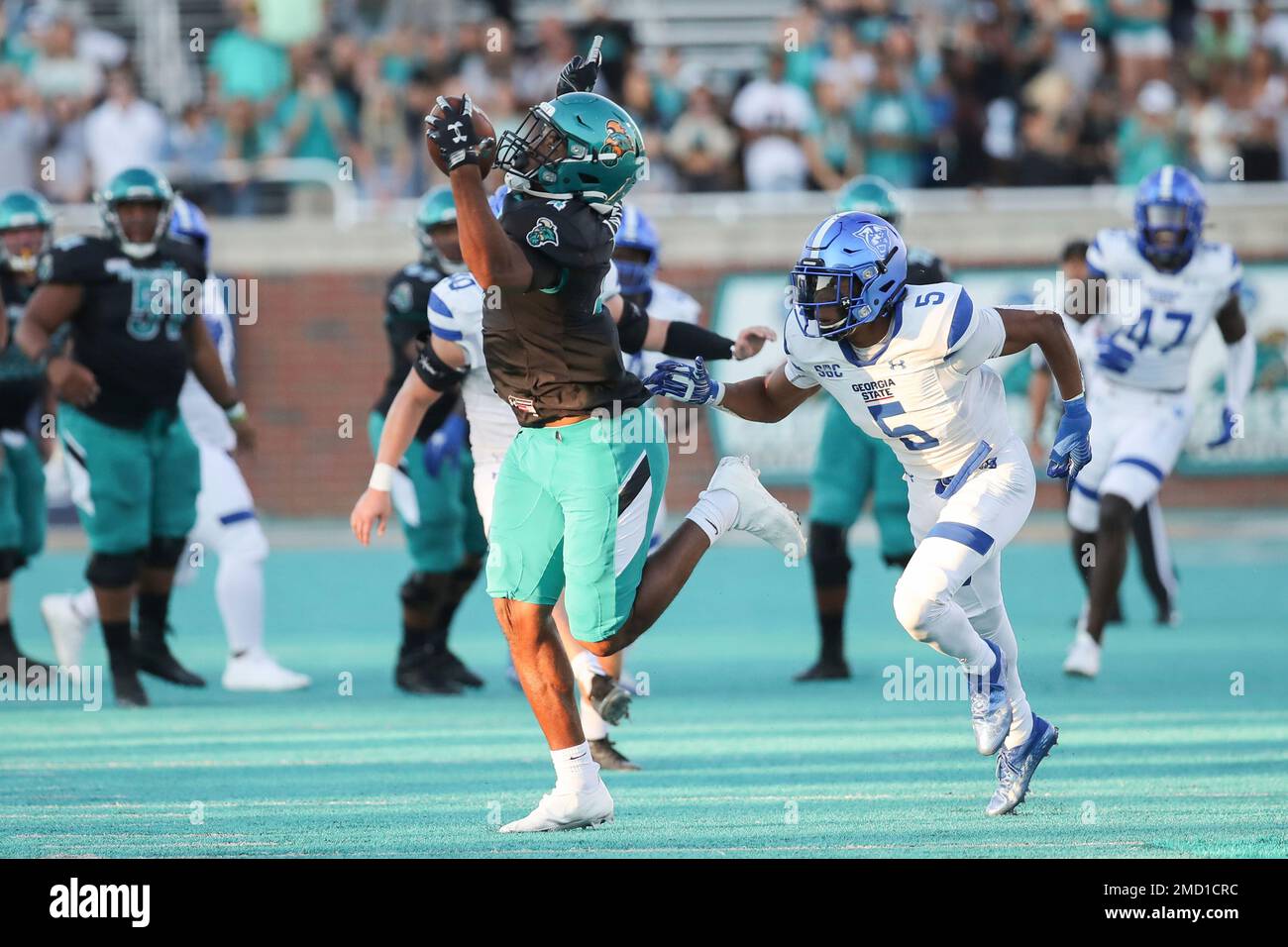 Coastal Carolina tight end Isaiah Likely (4) makes a one-handed catch ...