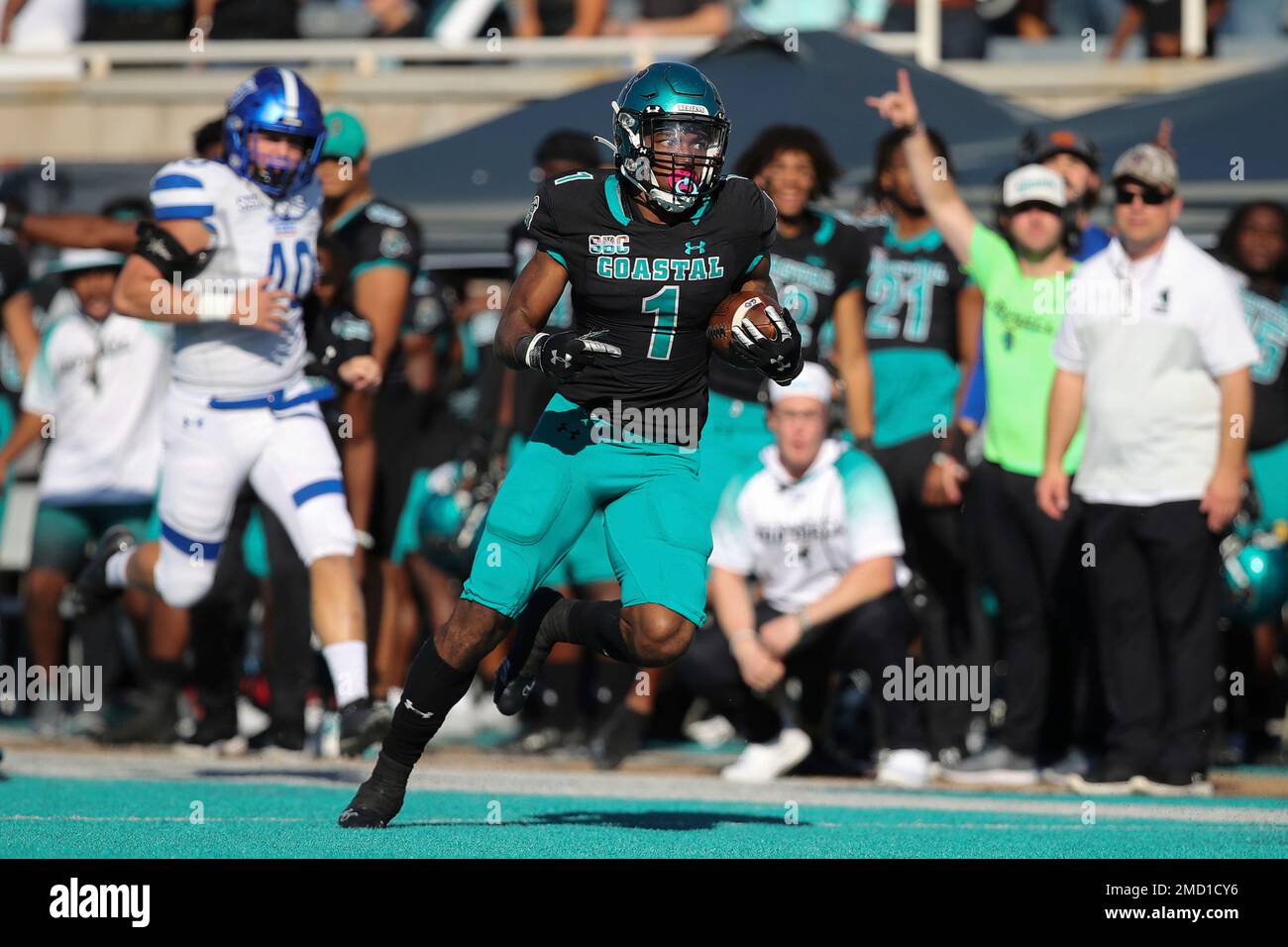 Coastal Carolina running back Braydon Bennett (1) runs for a 75-yard ...