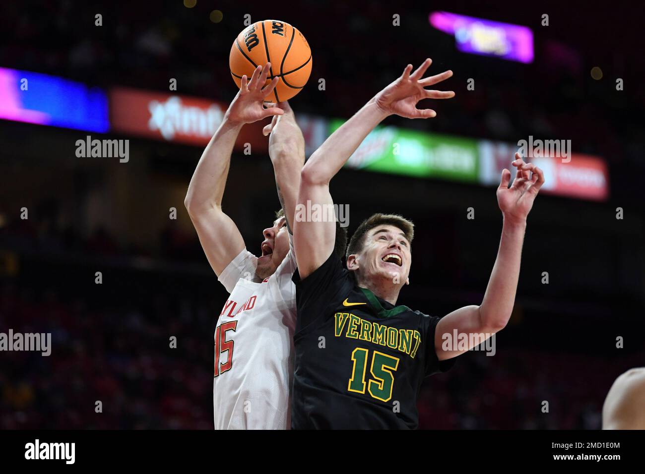 Maryland forward Simon Wright (15) and Vermont guard Finn Sullivan (15 ...