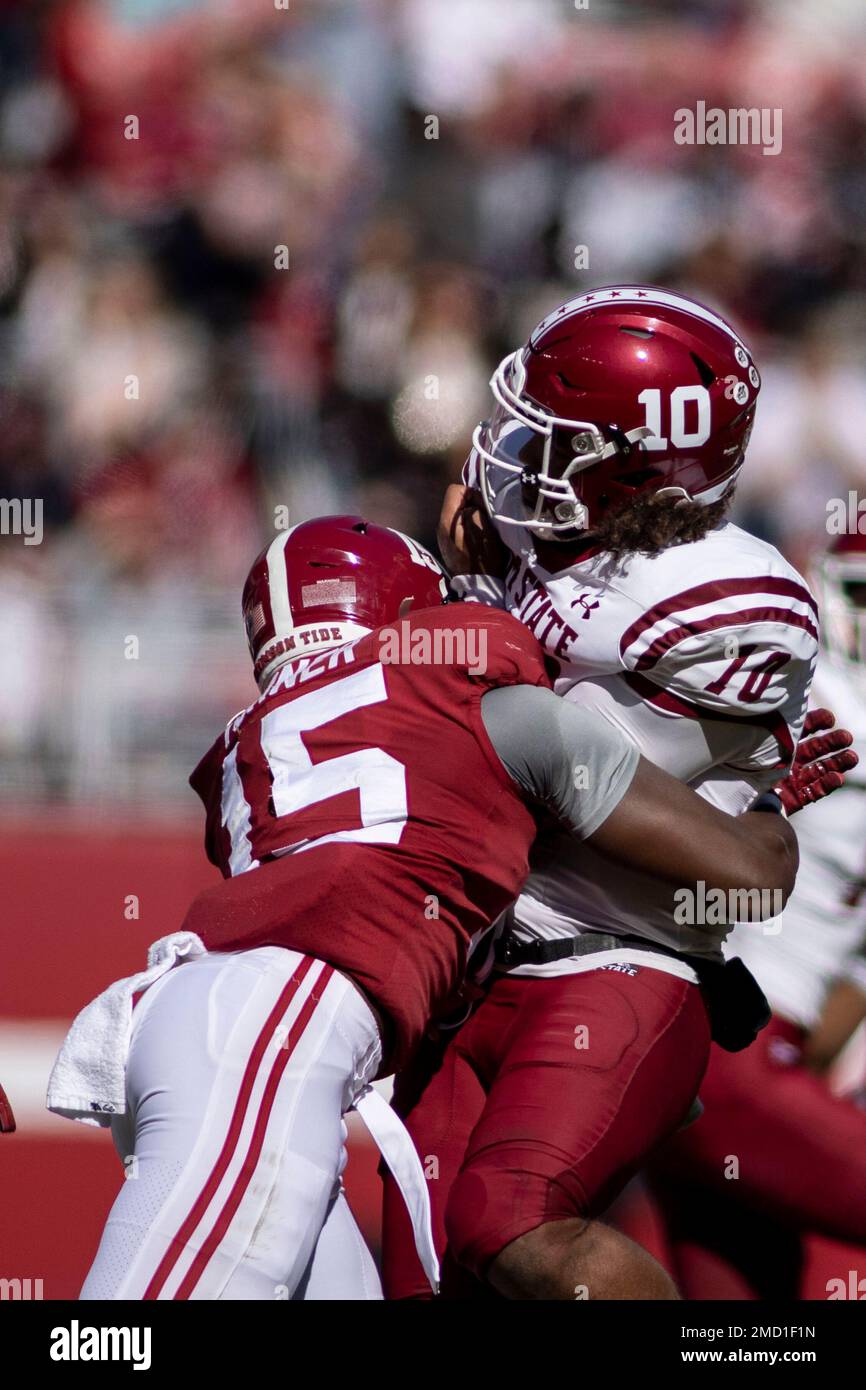 Alabama linebacker Dallas Turner (15) hits New Mexico State quarterback ...