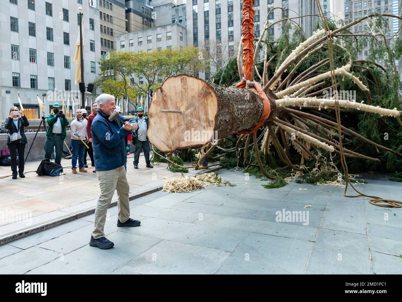 IMAGE DISTRIBUTED FOR TISHMAN SPEYER - Tree donor Devon Price drives a ...