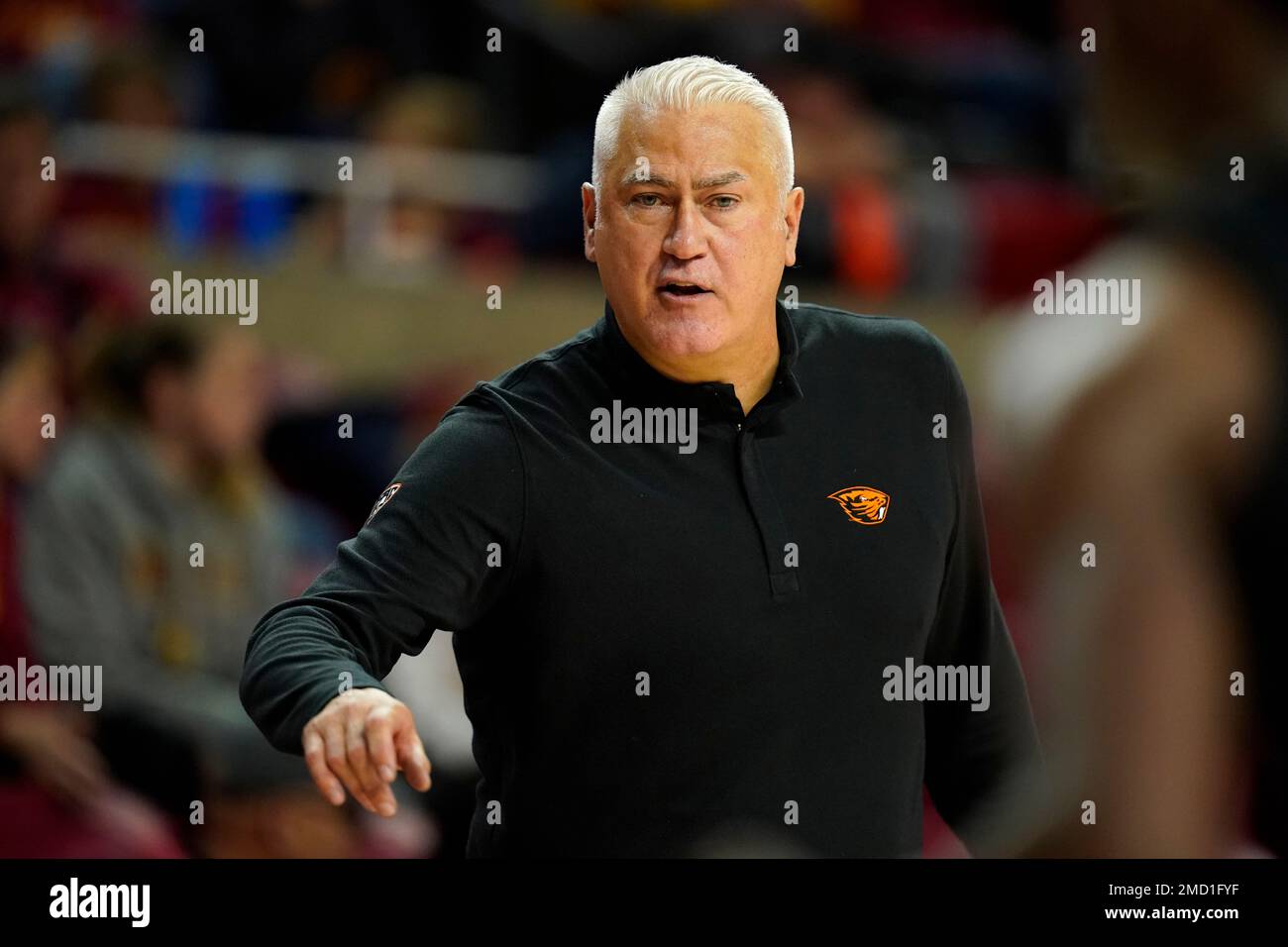 Oregon State head coach Wayne Tinkle directs his team during the second ...