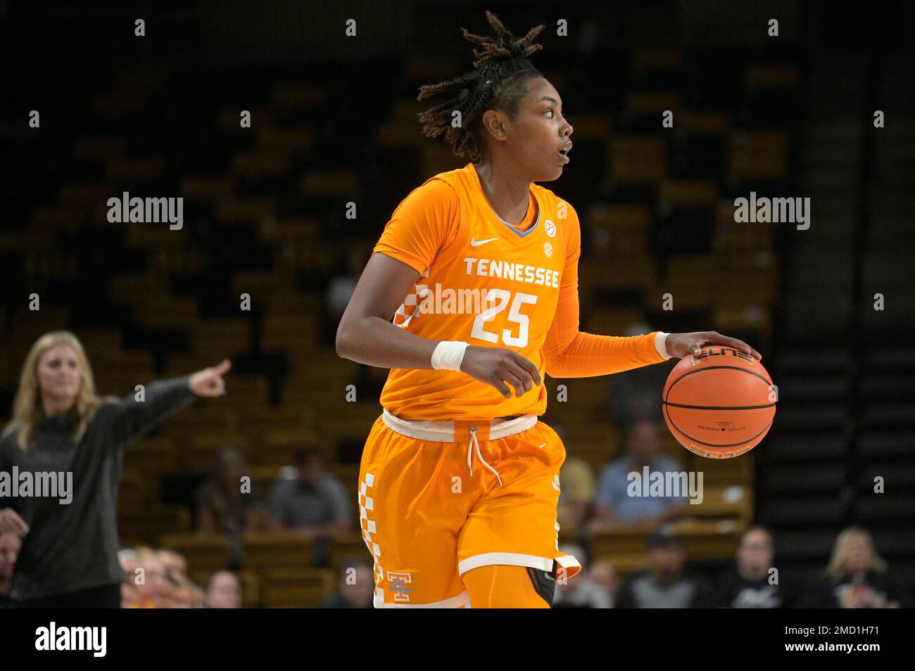 Tennessee guard Jordan Horston (25) brings the ball up the court during ...