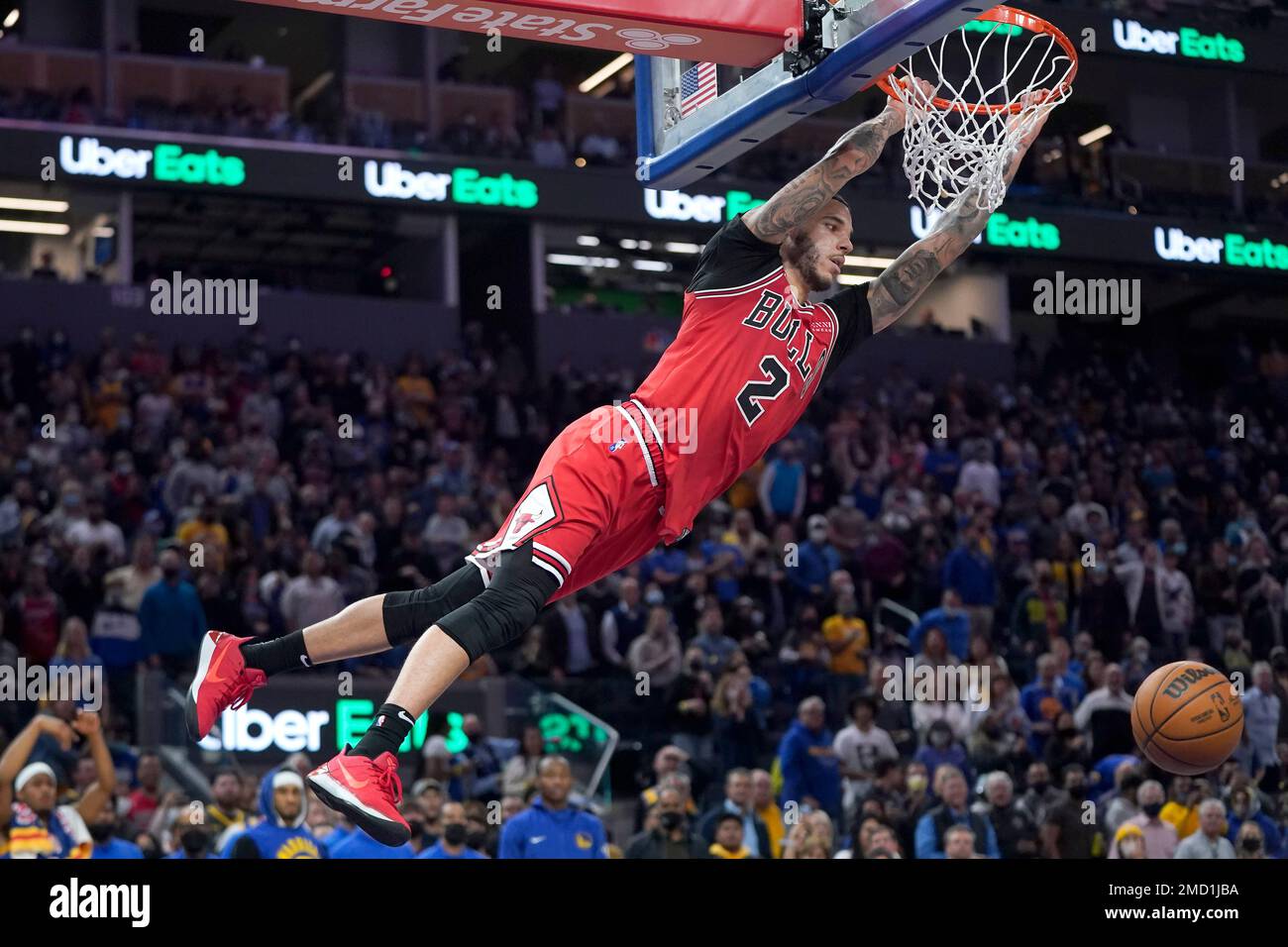 Chicago Bulls guard Lonzo Ball (2) dunks against the Golden State ...