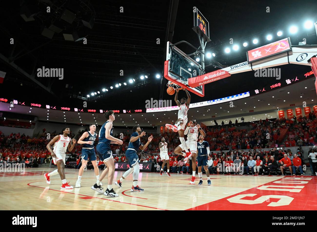 Houston guard Taze Moore (4) dunks in the final seconds of the team's ...