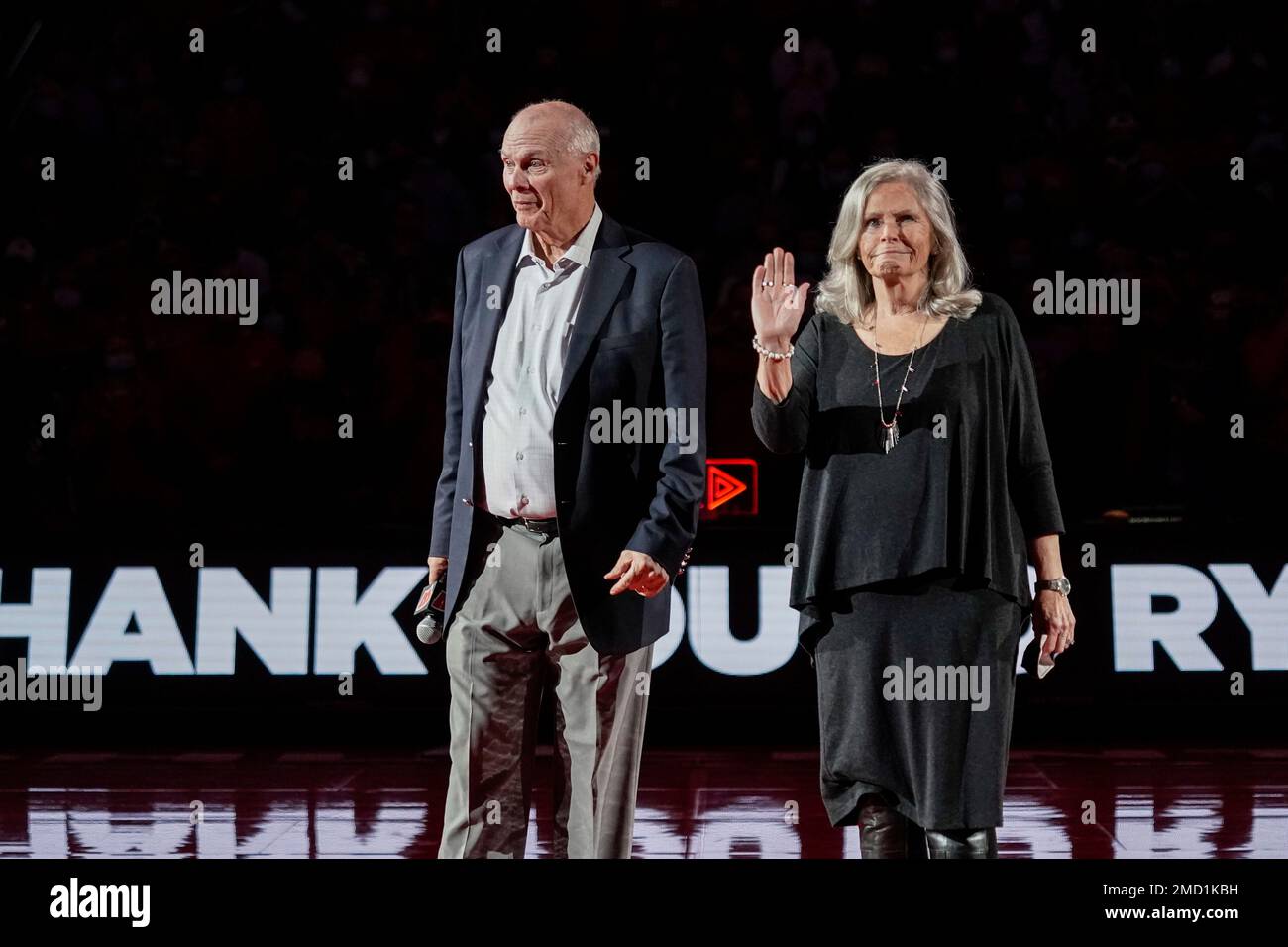 Bo Ryan, a former Wisconsin basketball coach, and his wife Kelly Ryan ...