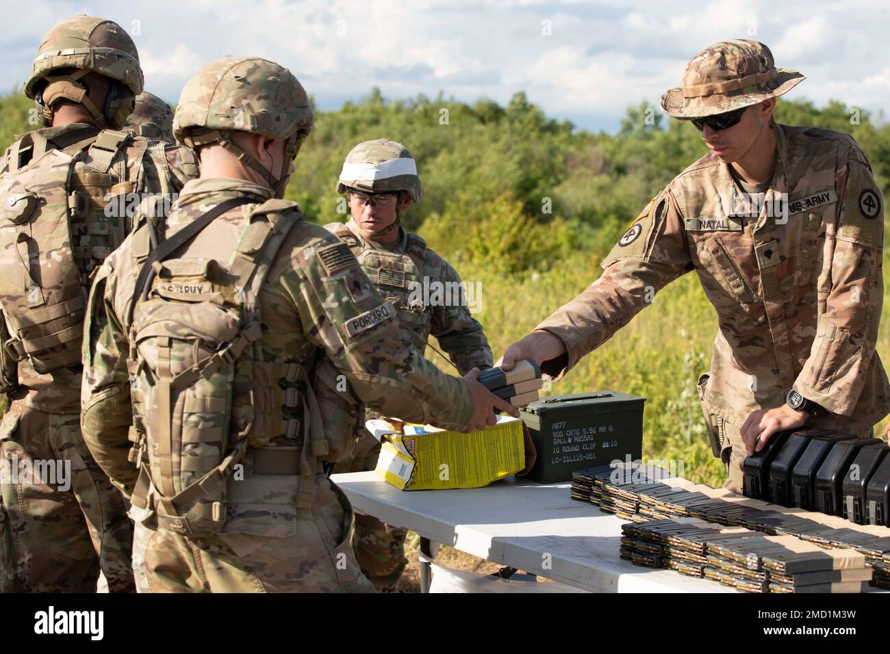 Soldiers assigned to Bravo Company, 2nd Battalion, 113th Infantry ...