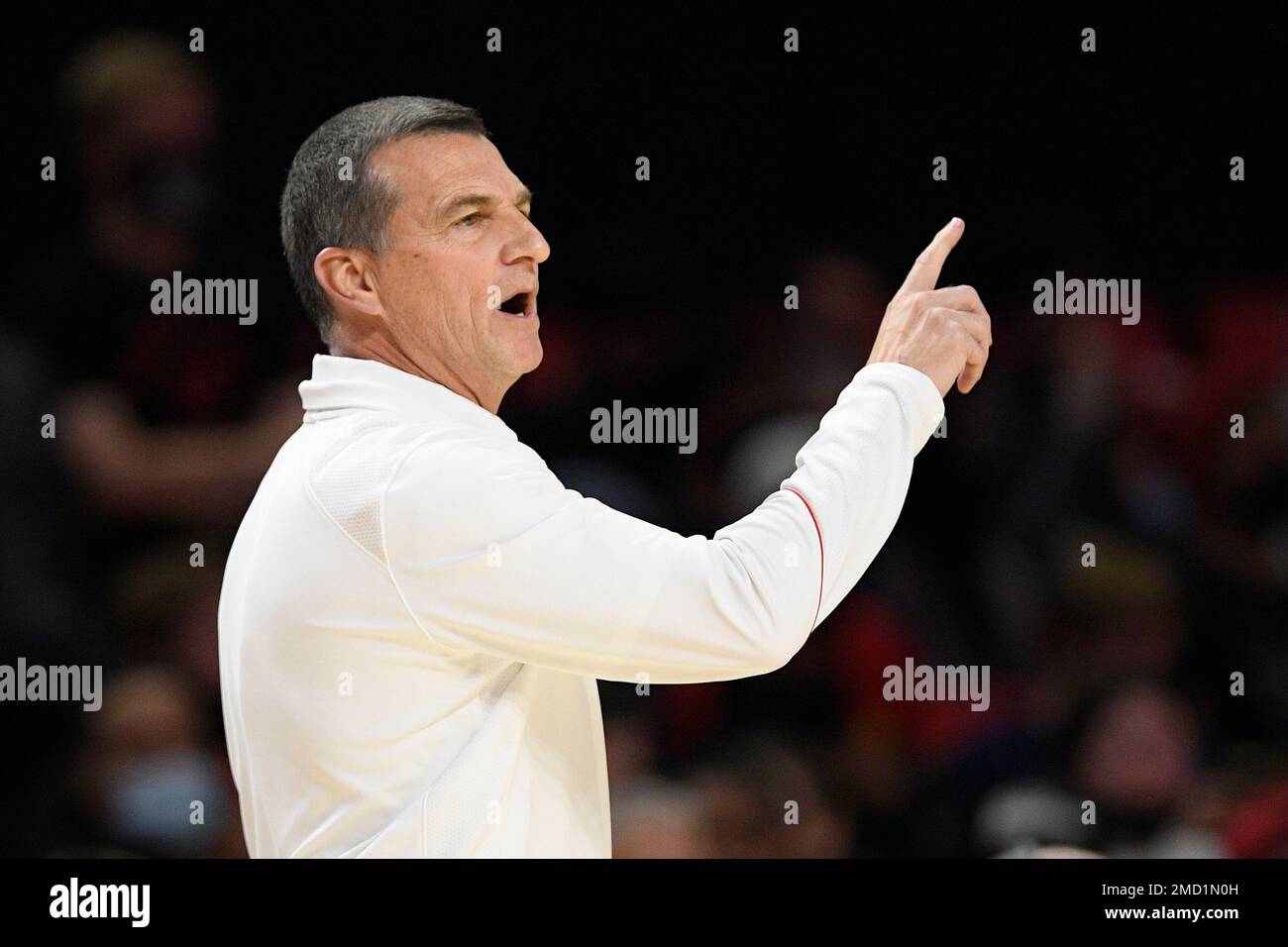 Maryland head coach Mark Turgeon gestures during the first half of an ...