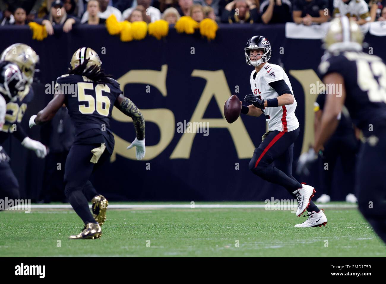 Atlanta Falcons quarterback Matt Ryan (2) looks to pass during an NFL ...