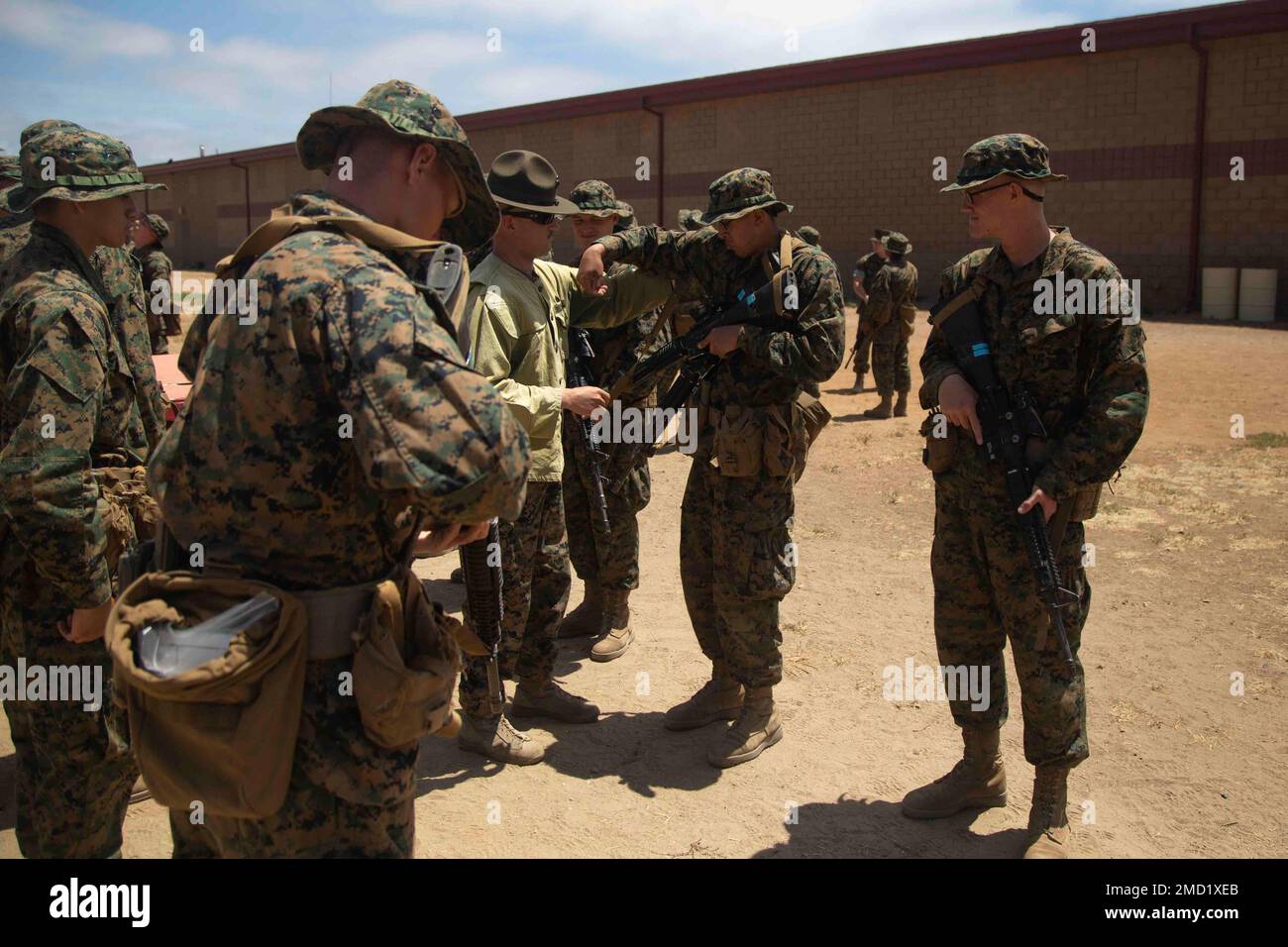 U.S. Marine Corps recruits with Mike Company, 3rd Recruit Training ...