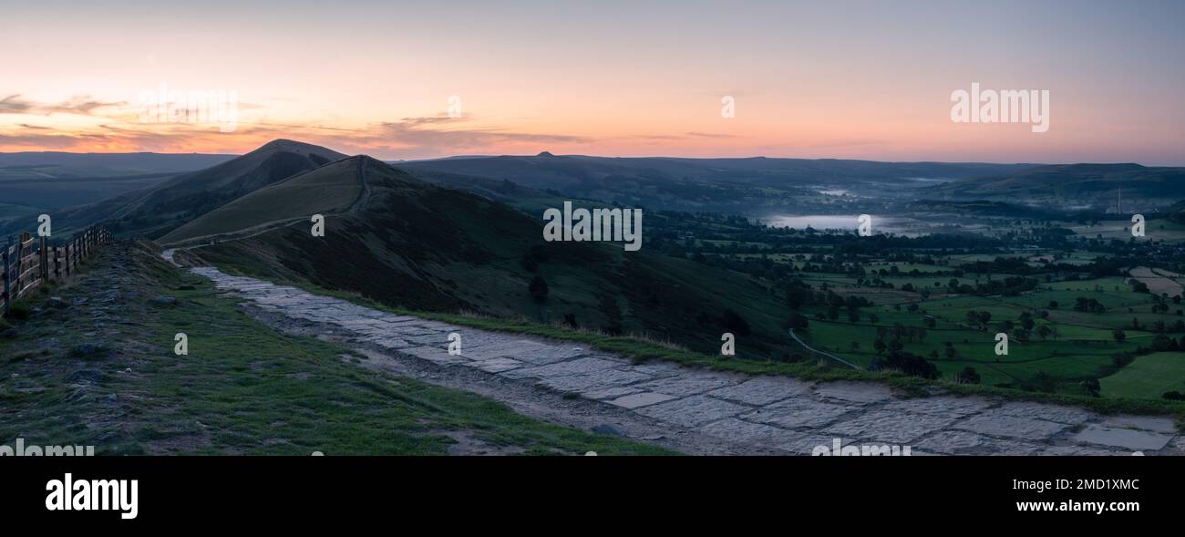 Mam Tor just before the sunrise Stock Photo - Alamy