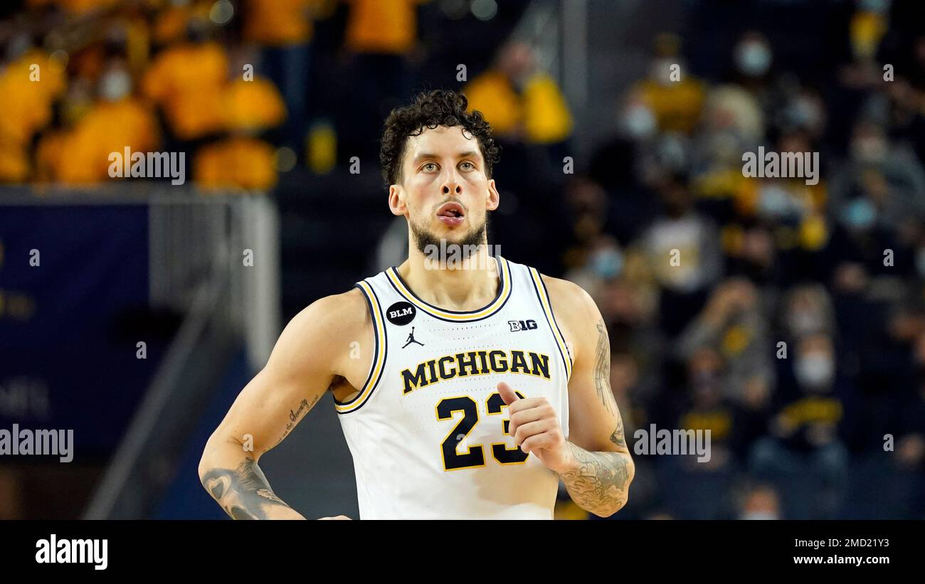 Michigan forward Brandon Johns Jr. plays during the first half of an ...